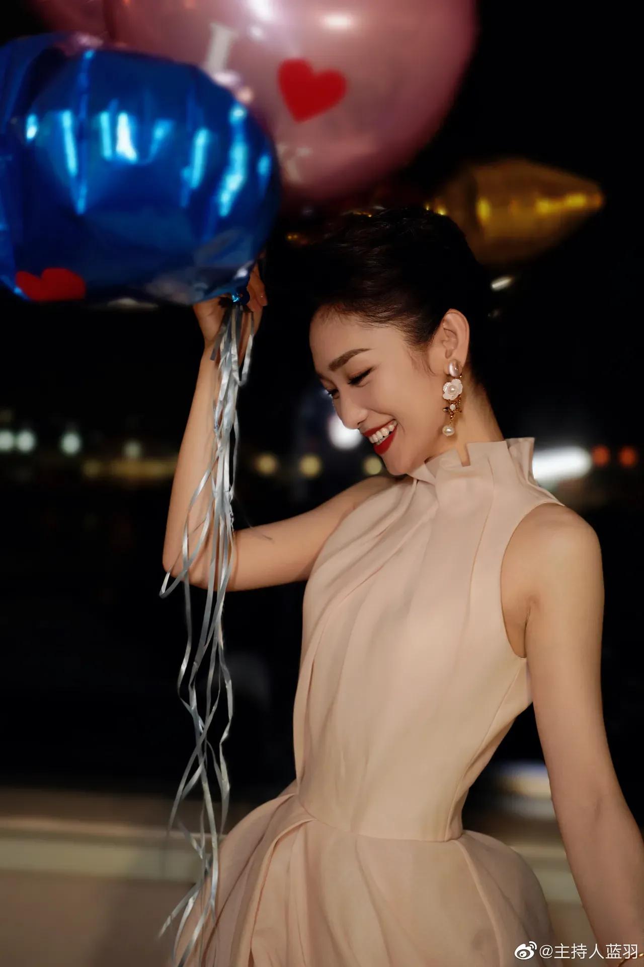 Elegant host Lan Yu - iMedia