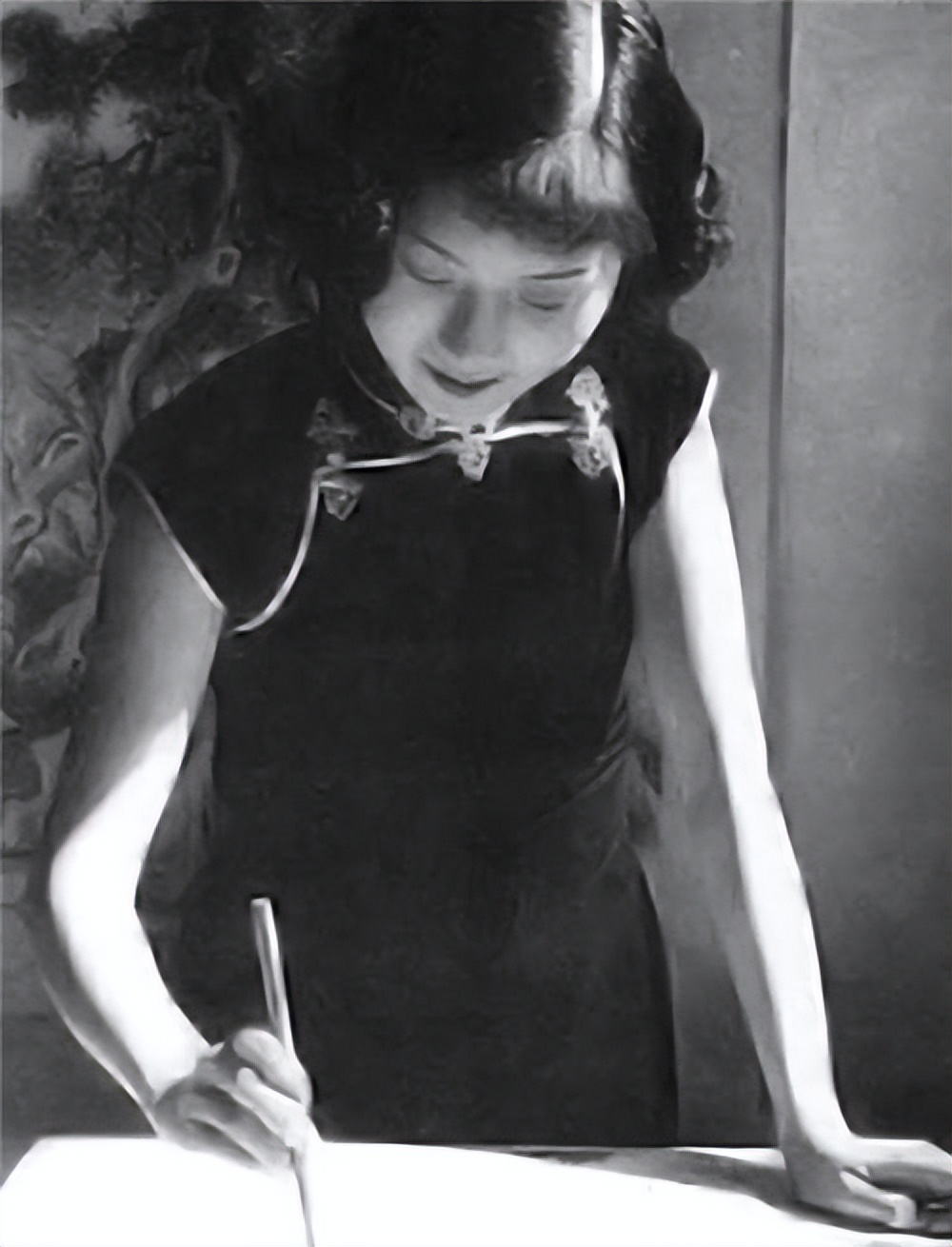 How beautiful was Lu Xiaoman when he was young? Black and white photos can hardly conceal their ...