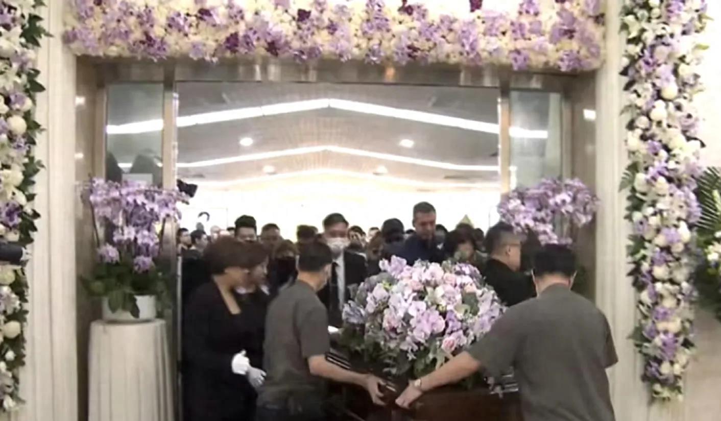 Coco Lee's official funeral, the moment the coffin entered the ...