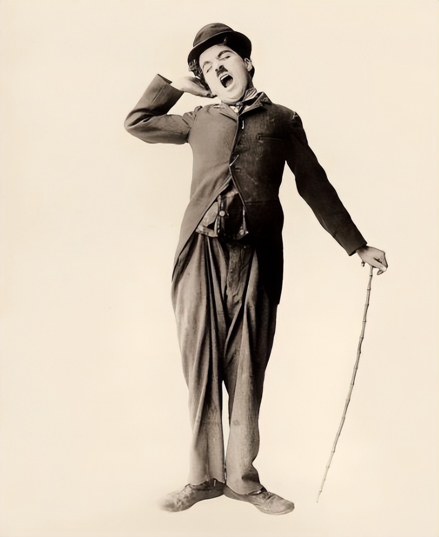 Get the longest applause in the history of Oscar - Charlie Chaplin ...