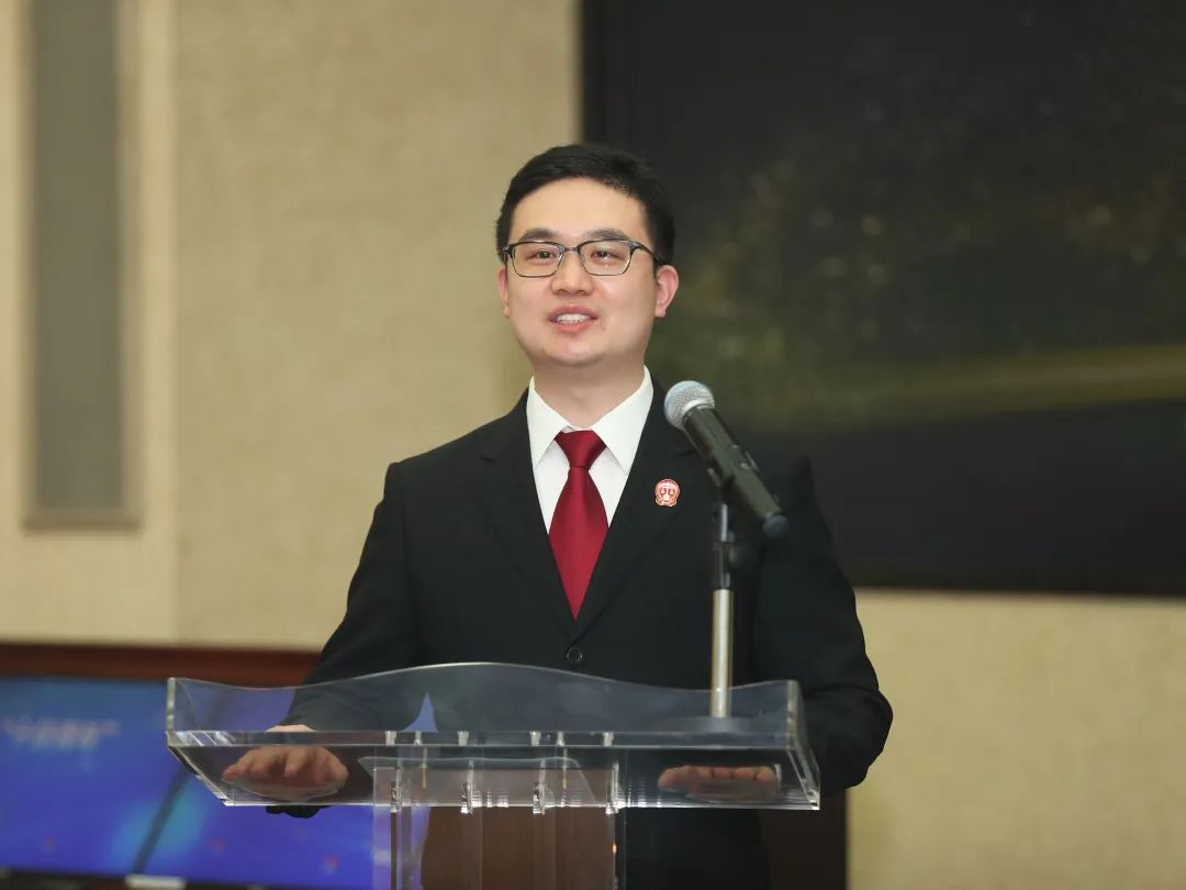 Learn from model workers and read the "book without words" well - iNEWS