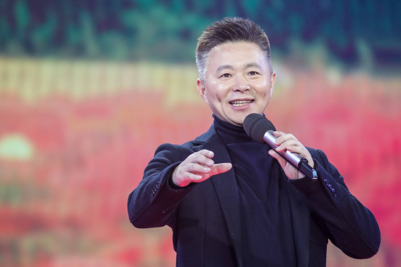 Famous singer Wang Hongwei: His father lost his father at the age of 4, and his mother was ...