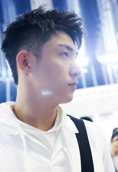 Small gossip of stars such as Huang Jingyu, Xu Kai, and Chen Feiyu - iNEWS