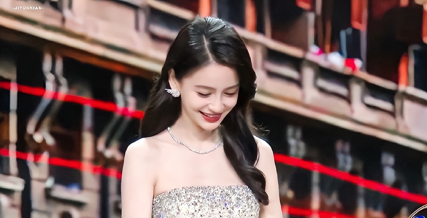 Weibo night awkward moment, Huang Xiaoming provocatively introduced skip baby, Hu Ge and Yang Mi ...