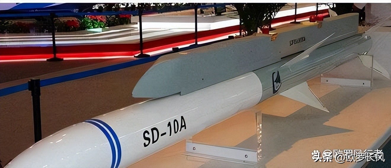 China's 055 large drive new technology has 1 pit and 4 bombs, carrying ...