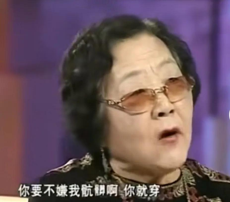 Jiang Qing once gave Zhao Yanxia a sweater and said bluntly, "If you ...