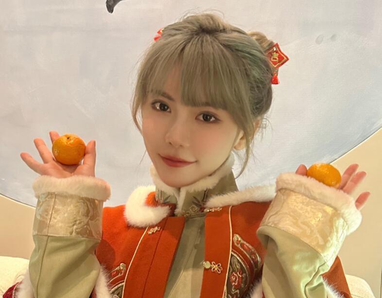 Zhou Shuyi was rarely popular during a live broadcast. She was asked by ...