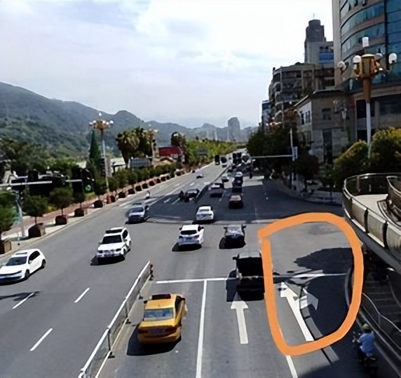 What should I do if I am waiting for a red light while driving straight ...