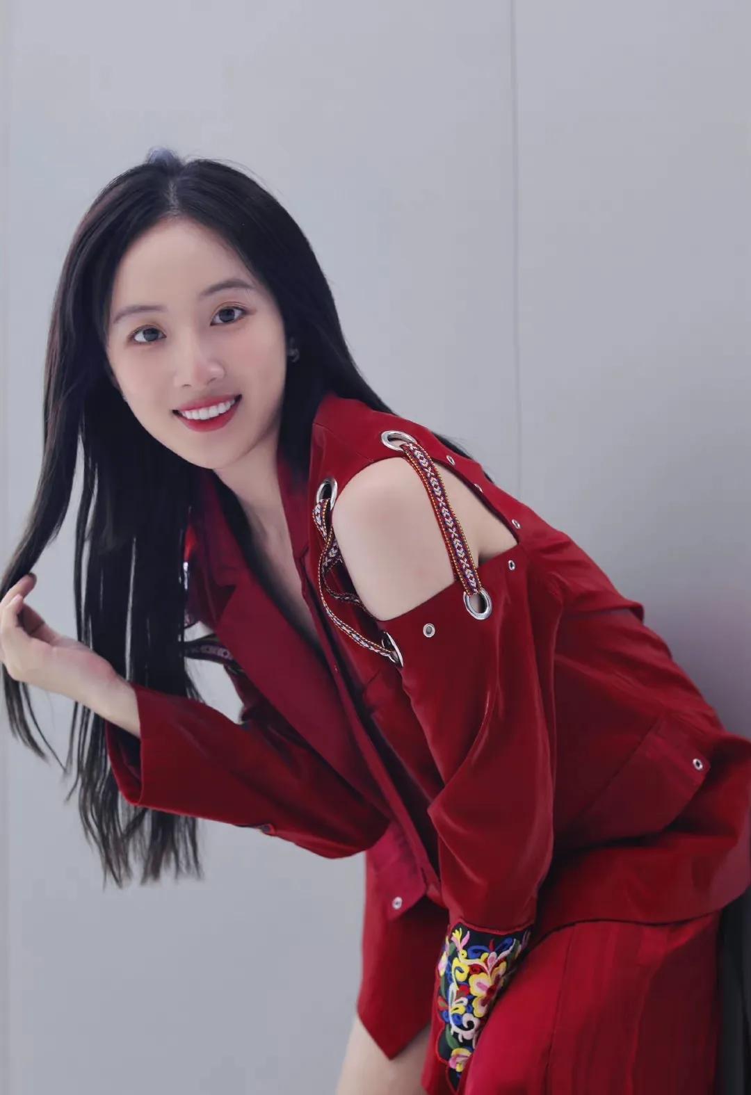 Temperament female singer Ye Jia - iNEWS