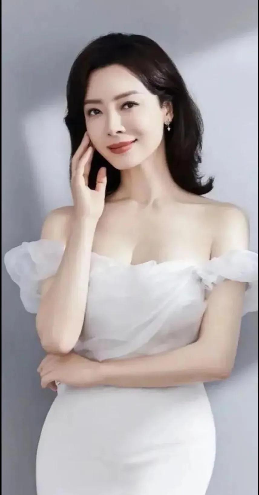 Sexy and charming chest is compelling Chen Shu's photo - iMedia