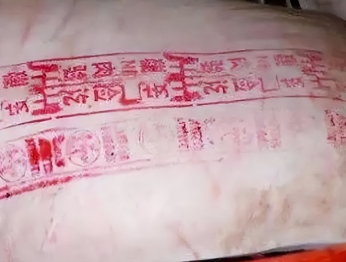 There are stamps on the pork, what is the difference between "red stamp ...