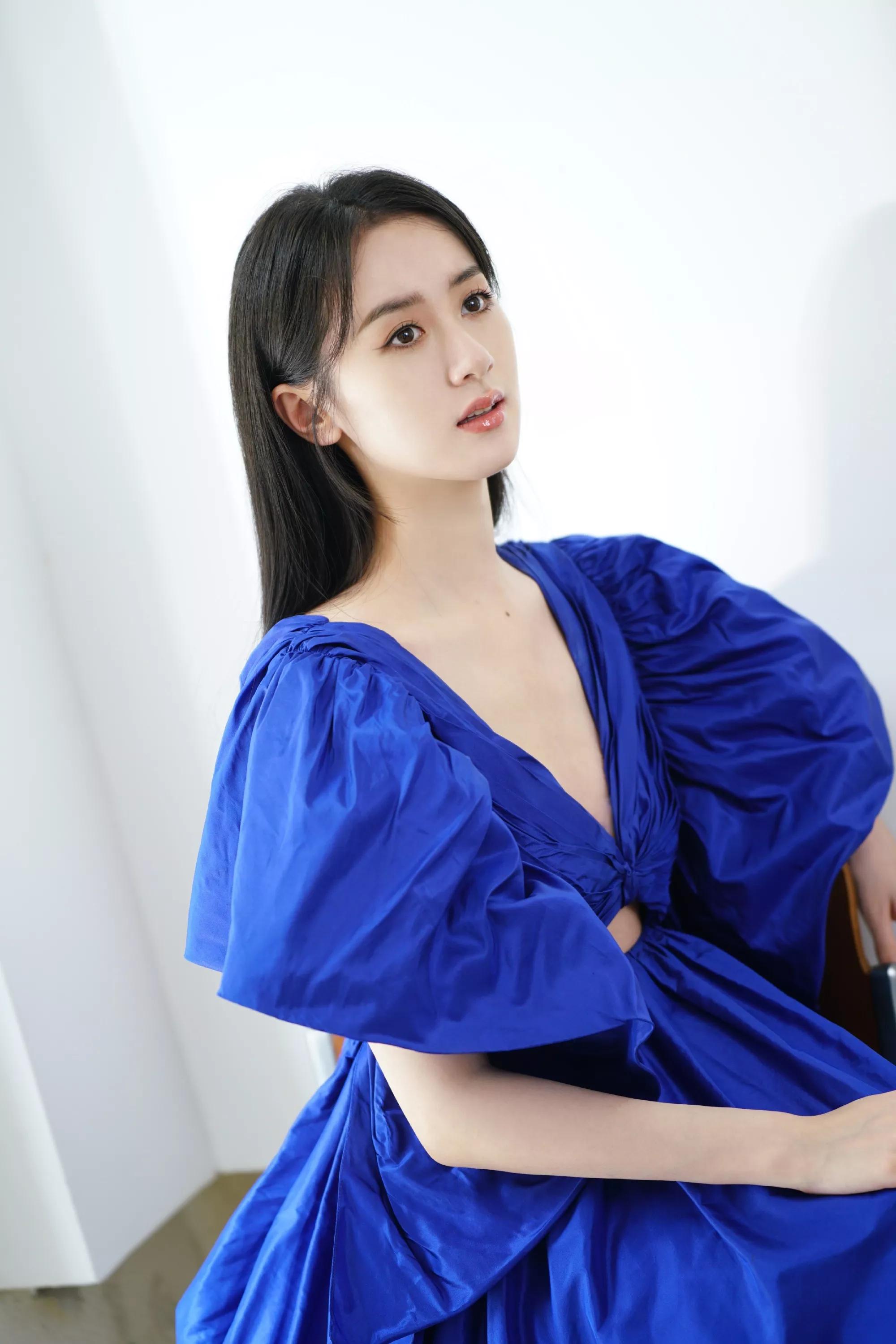 Yuan Bingyan's itinerary in July was released, and she joined the group ...