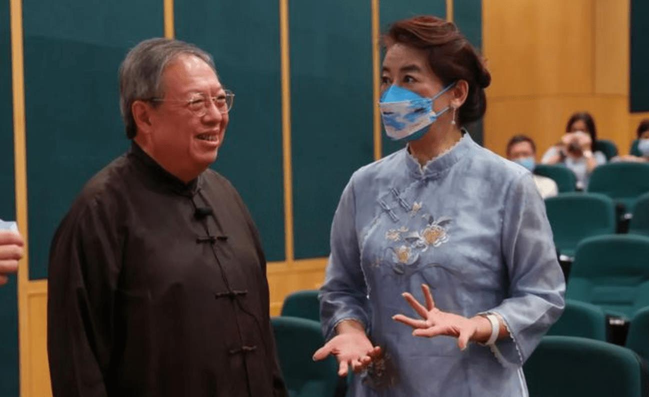 Hu Huizhong's 74-year-old husband seldom shows his face. He is full of ...