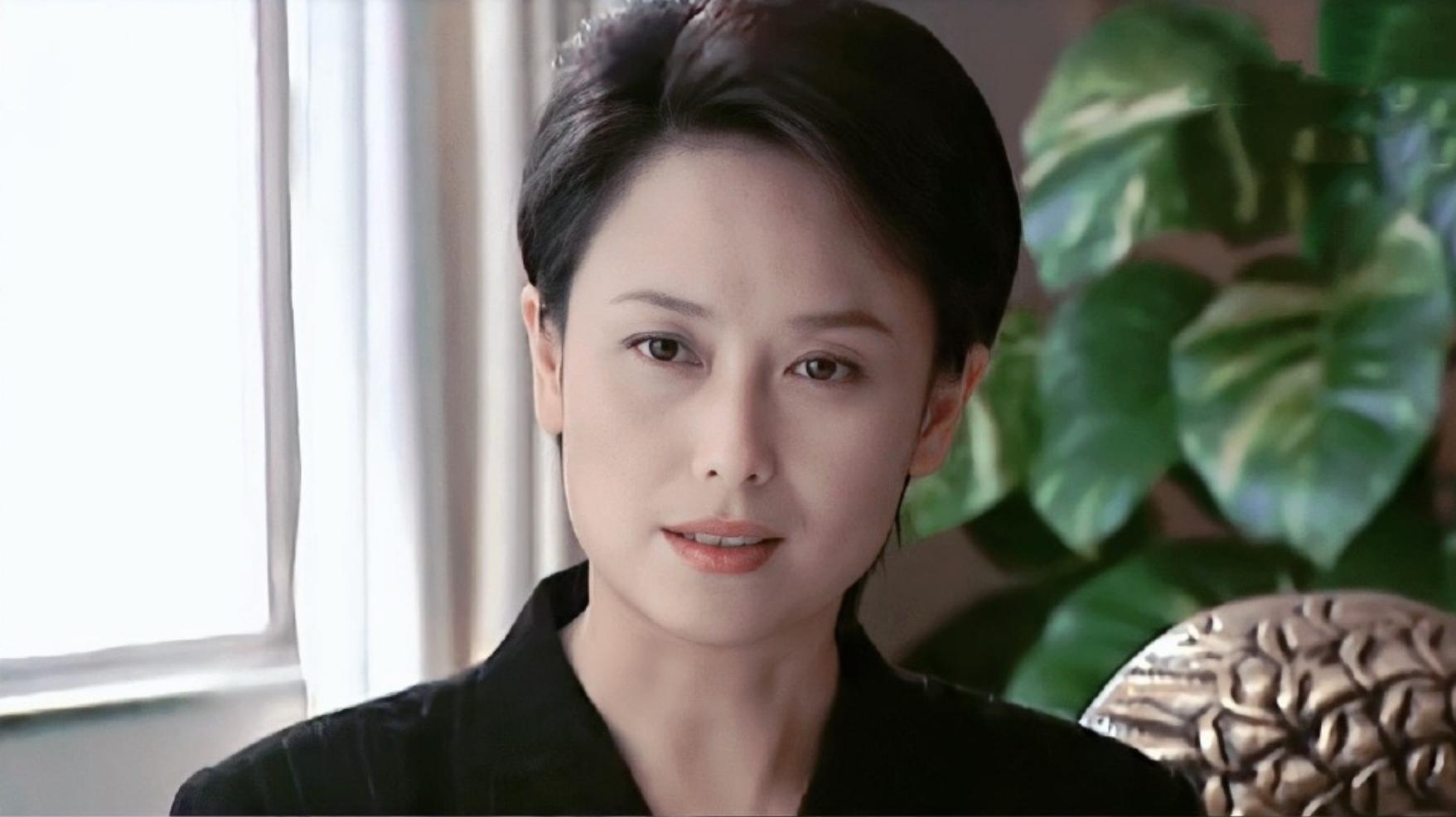 Zuo Ling, a popular beauty star in the 1990s, took her daughter to remarry and was happy, and ...