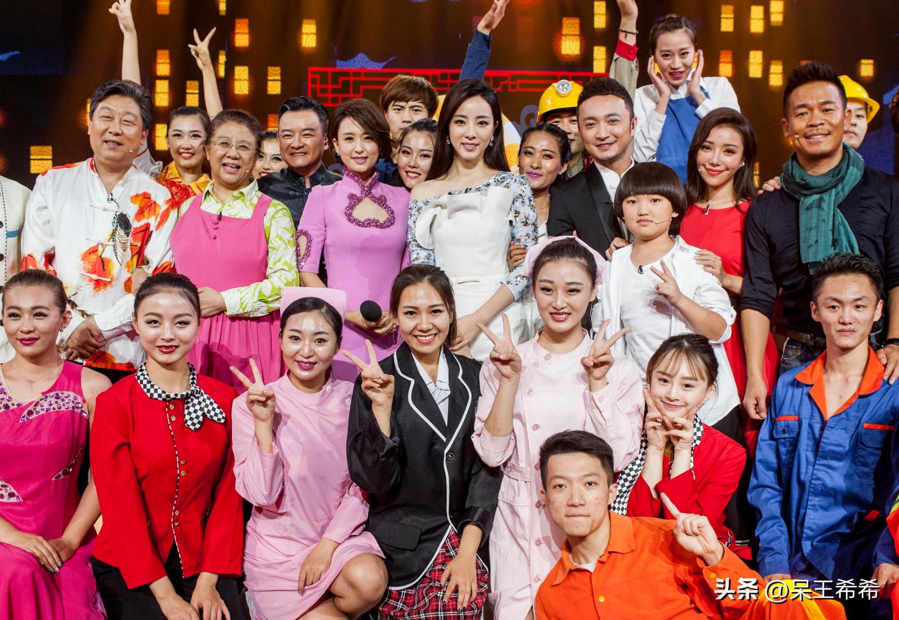 Zhang Lei, the host of CCTV, left, and Li Sisi's appearance rate ...