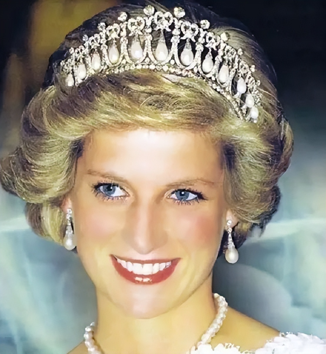 The world misses Diana as Camilla wears the tiara - iMedia