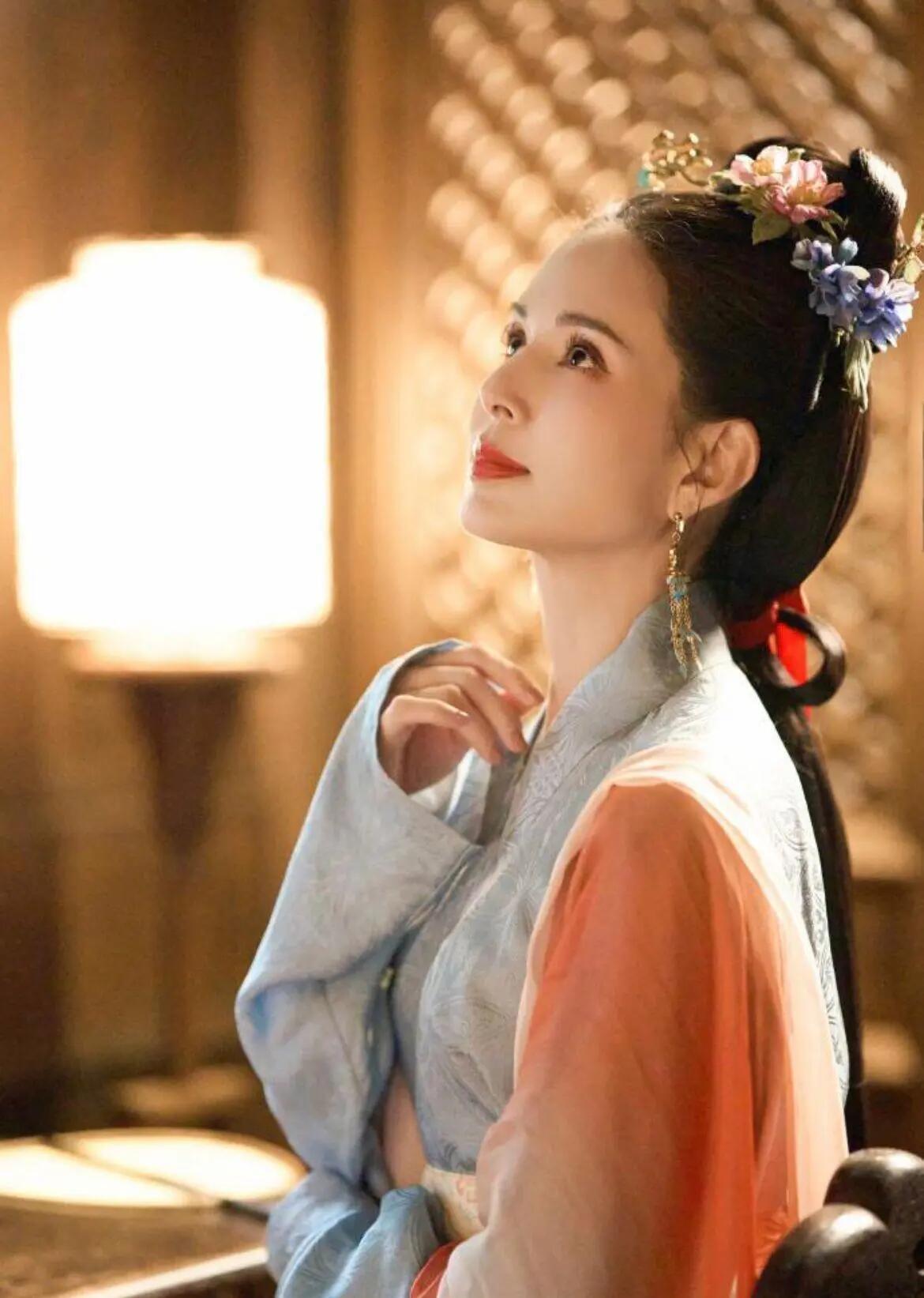 56-year-old Li Ruotong's Hanfu style is exposed, gentle and atmospheric ...