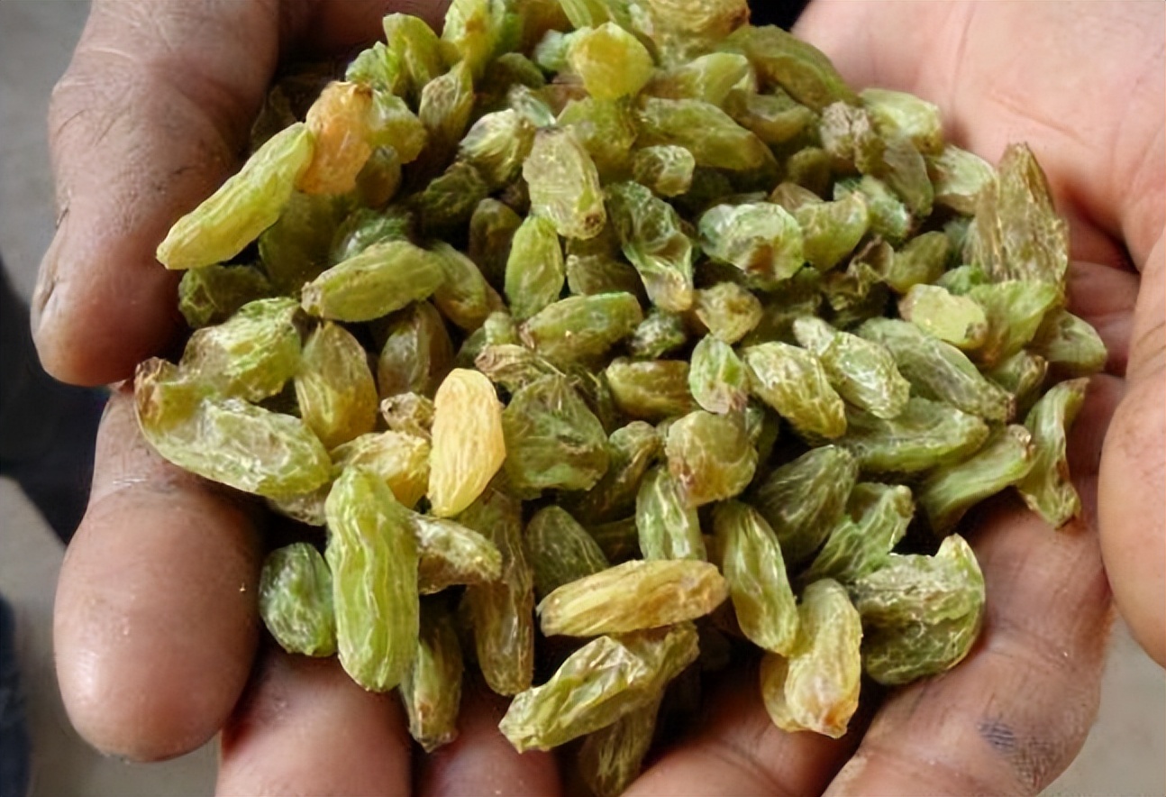 Cooking raisins with him will protect the liver and make you healthy ...