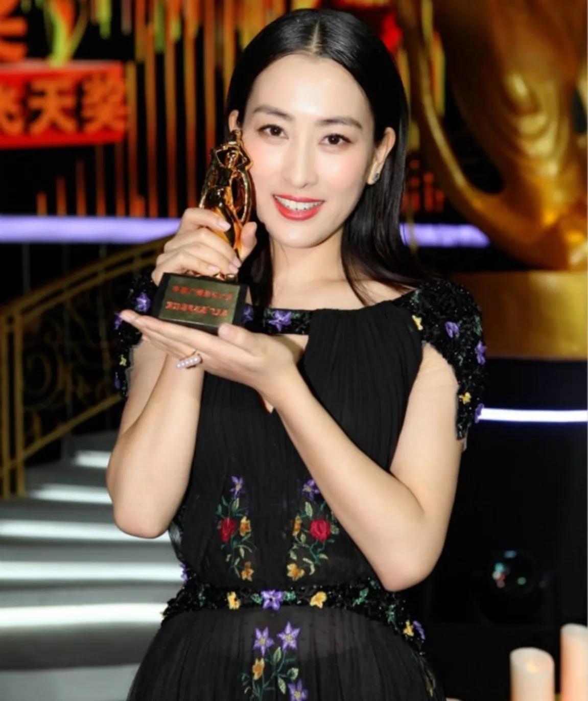 Ma Su and Kong Linghui have been in love for many years, because one sentence ruined their ...