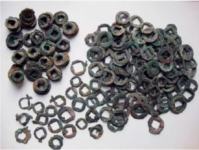 What is the relationship between the rise of minting money during the ...