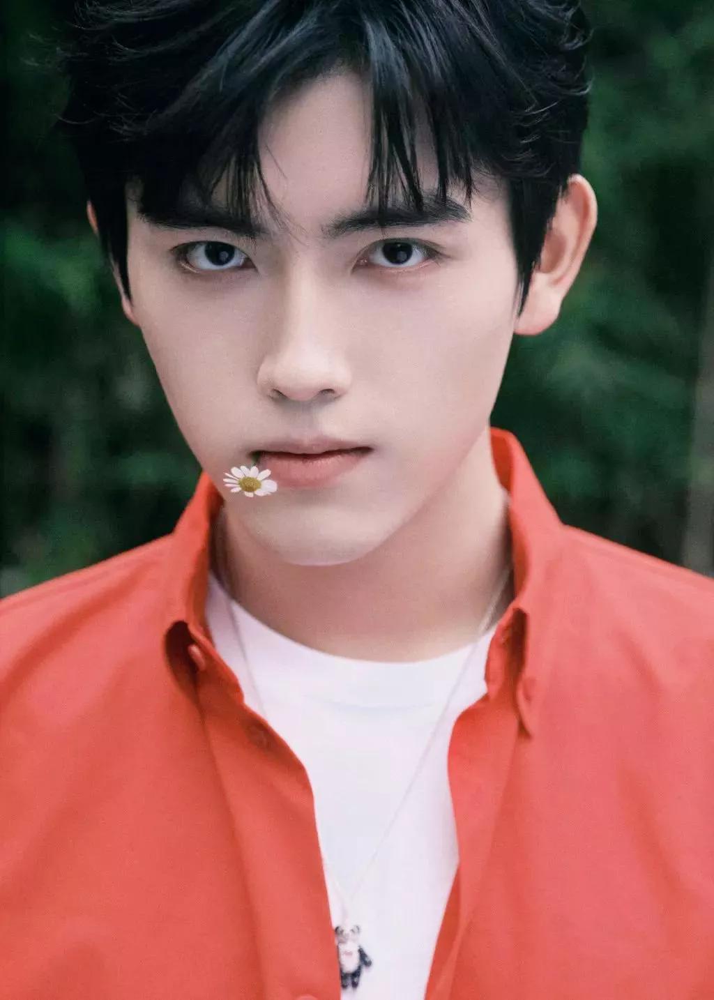 Chen Feiyu returned to the showbiz with a post - iNEWS