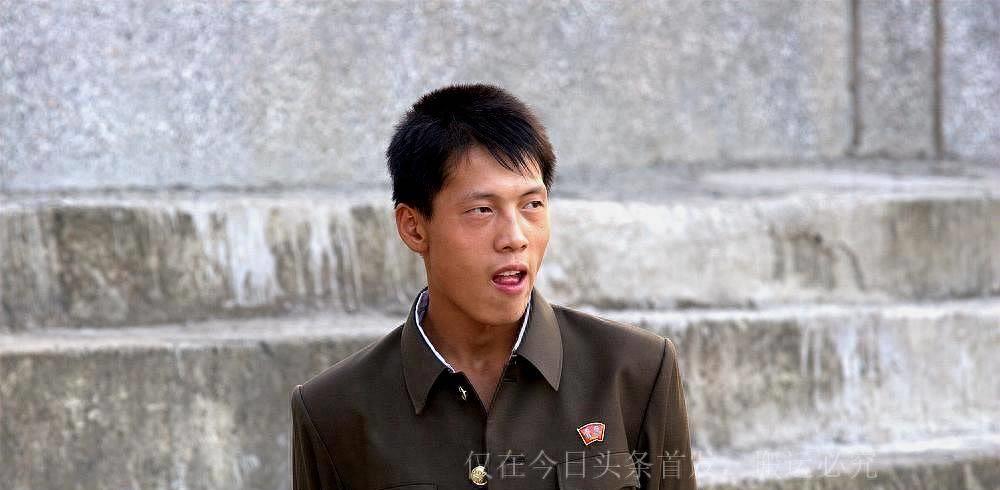 North Korean men like to wear North Korean-style "mao suits" even on ...