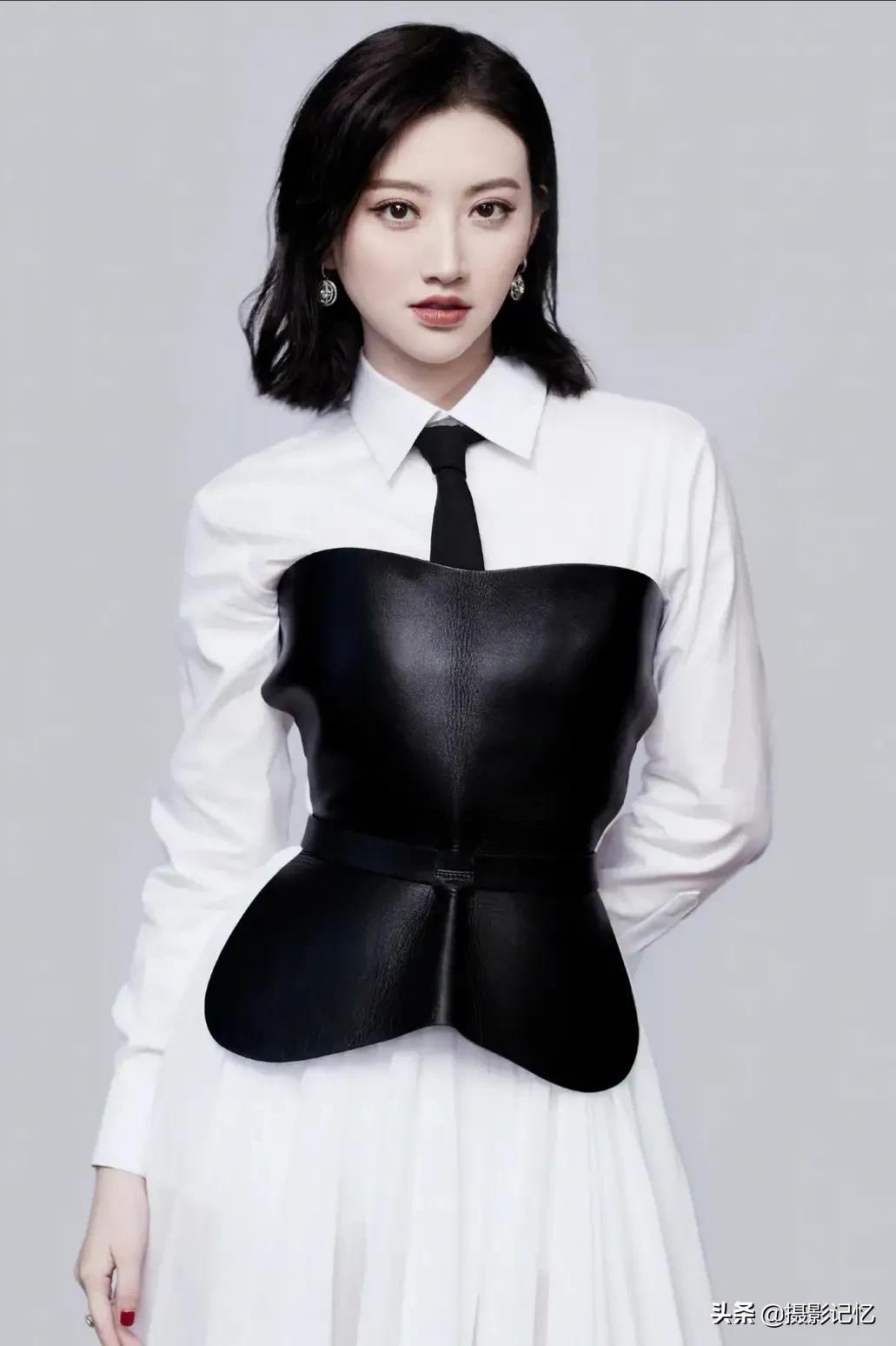 Jing Tian: Shui Ling and delicate - iNEWS