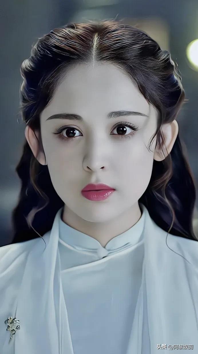 Gu Lina Zha is a national beauty, beautiful and beautiful, like a fairy ...