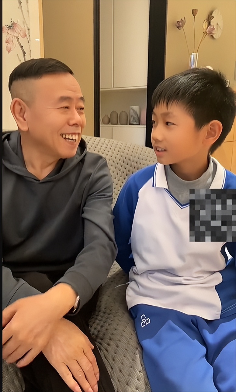 65-year-old Pan Changjiang eats sweet potatoes at home!The sweet potato ...