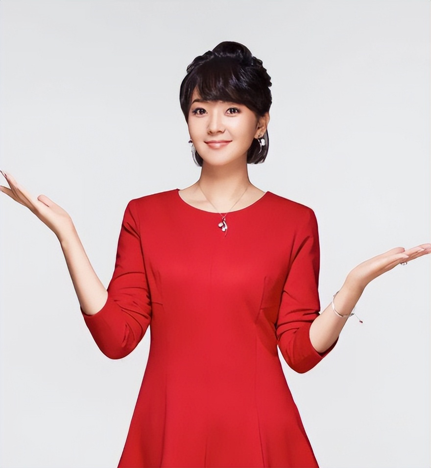 Host Fang Qiong: She married a leader who was 8 years older than her ...