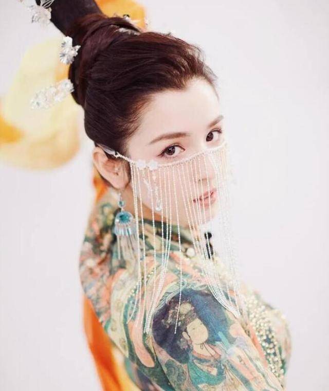 Red skirt and high heels!Hanikezi's recent photos are so cool!Netizen ...