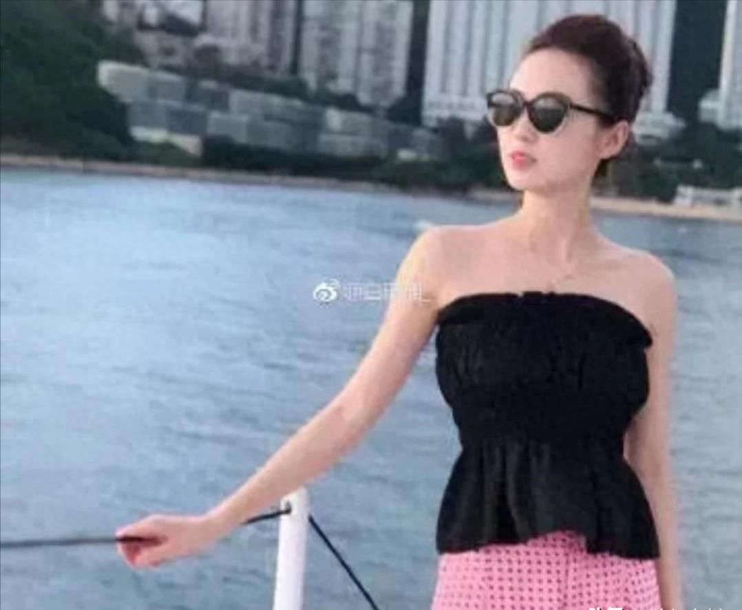 Sexy female group leader Bai Shanshan is exposed: her charming figure ...