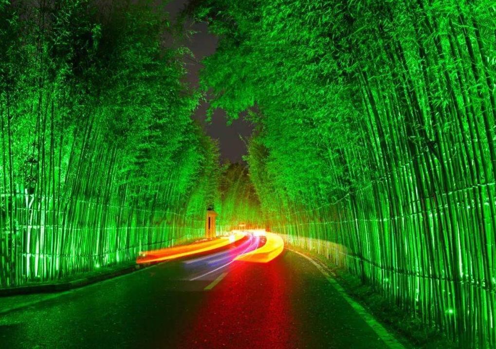 Visit the beautiful light and shadow of Zhudong Village at night and feel the colorful culture ...