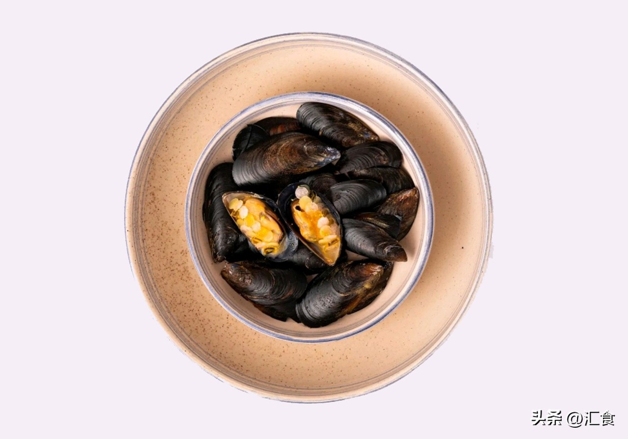 Raw chicken nuggets, kimchi mussels, coral lotus root slices - iNEWS