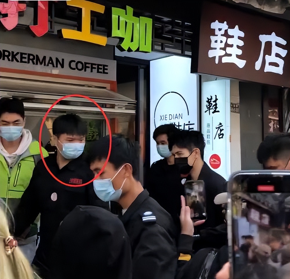 Chen Feiyu made a high-profile comeback after the "bed photo" - iMedia