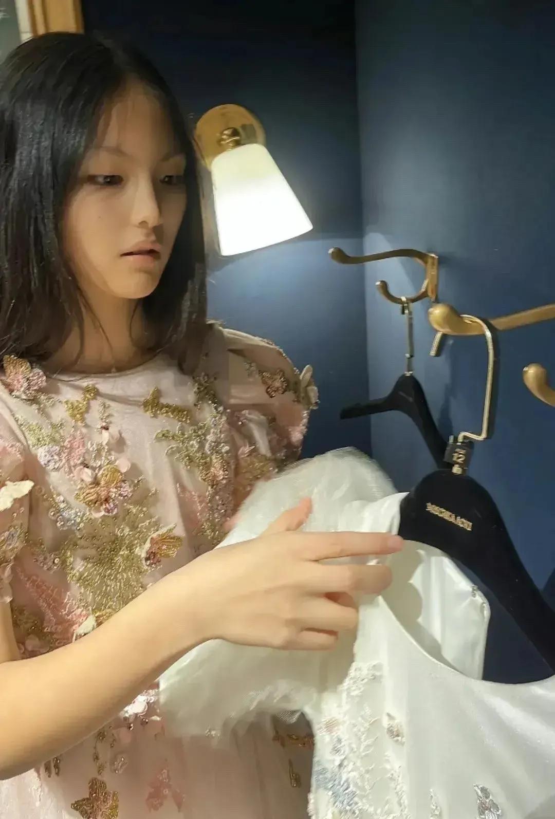 Wang Shiling released a new photo: a dynamic girl showing the beauty of ...