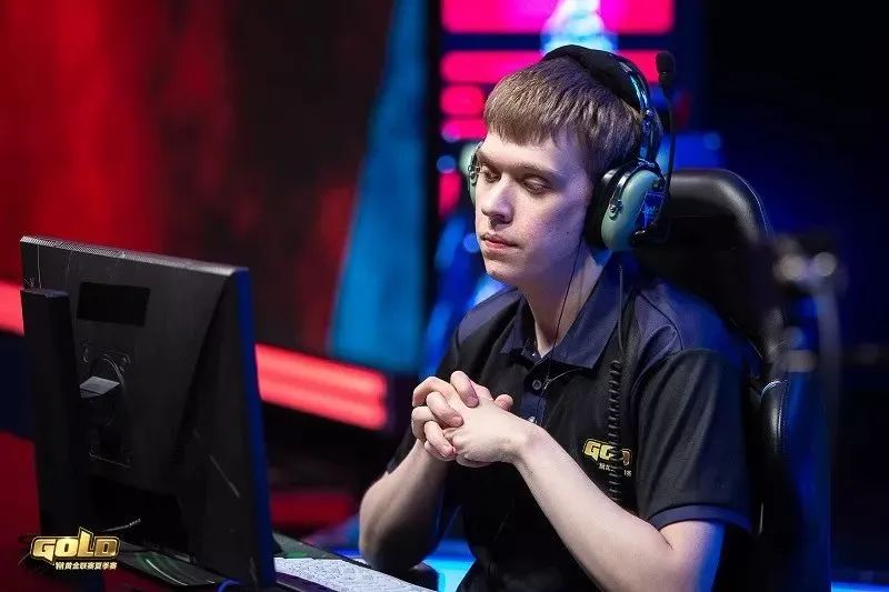 4 minutes at the speed of light GG, 0-4 at the bottom of the game ...