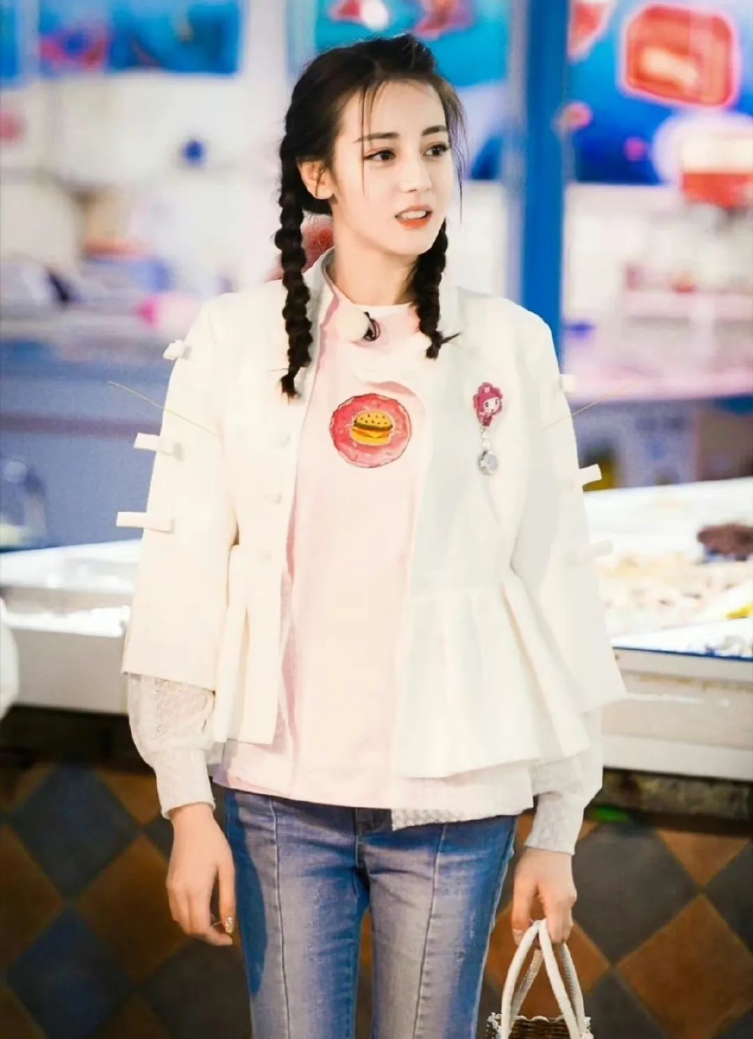 Liu Shishi, Wang Hedi, Yang Yang, Wang Churan, Reba, Hua Chenyu - iNEWS