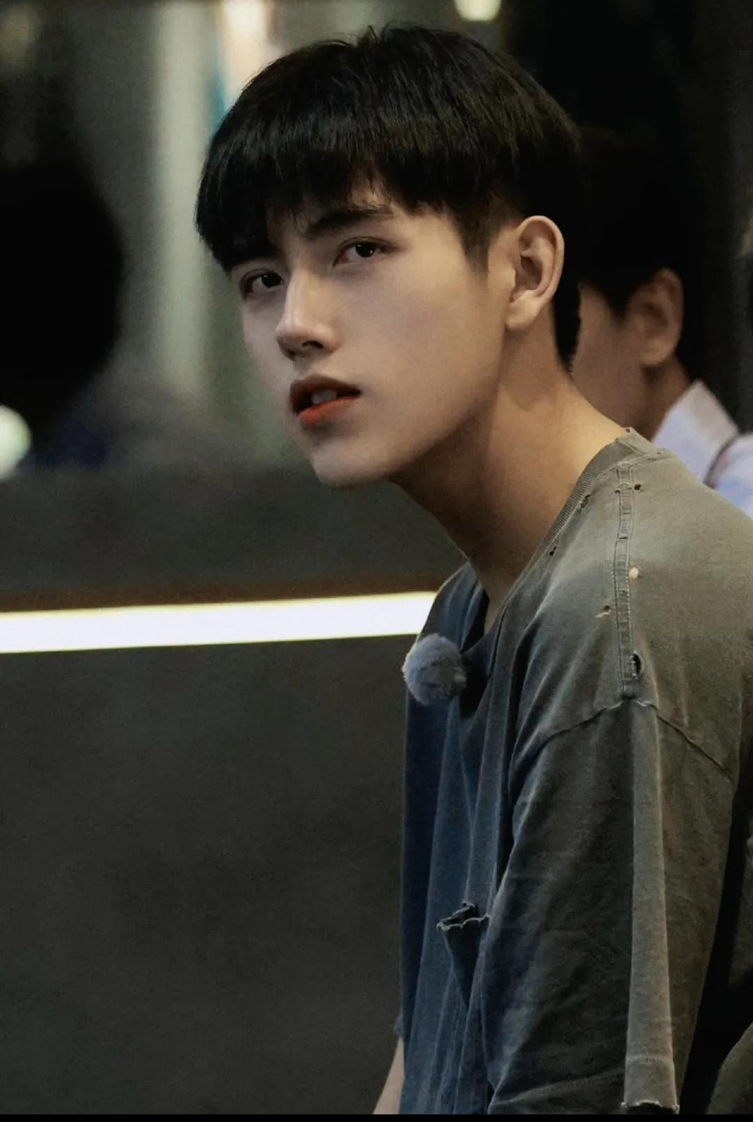 Chen Feiyu plays Wan Wan, who sleeps with a married female fan? - iMedia