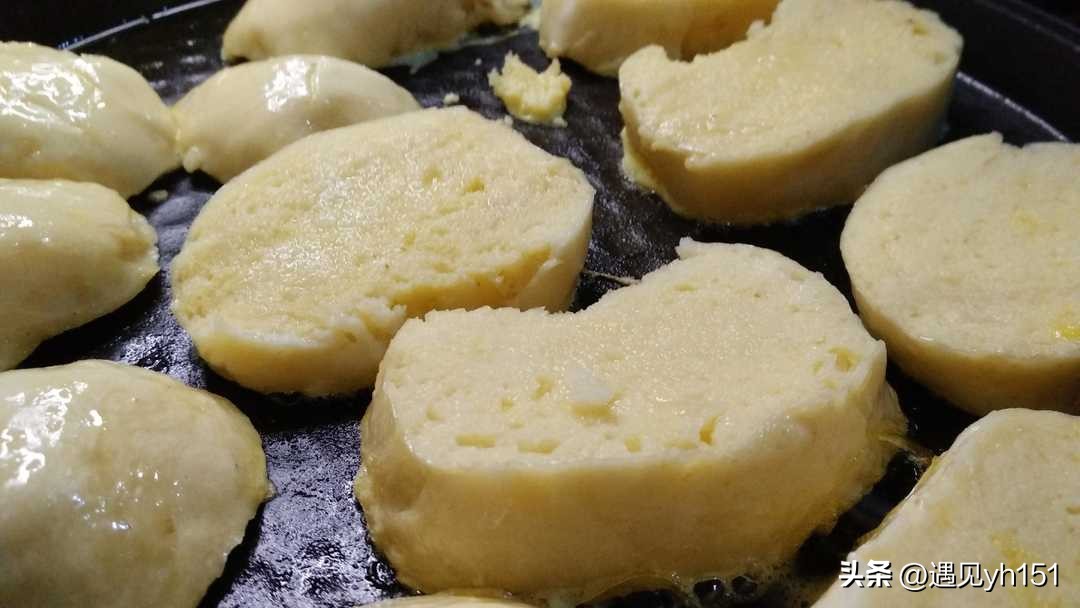 Frying steamed buns into steamed buns is much more delicious than ...