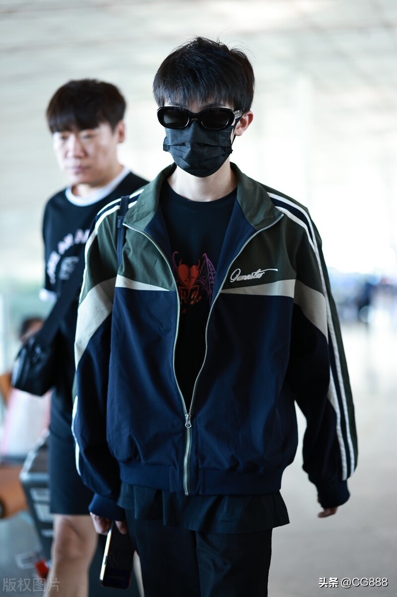 Lin Mo appeared in Beijing Airport star airport photos - iMedia