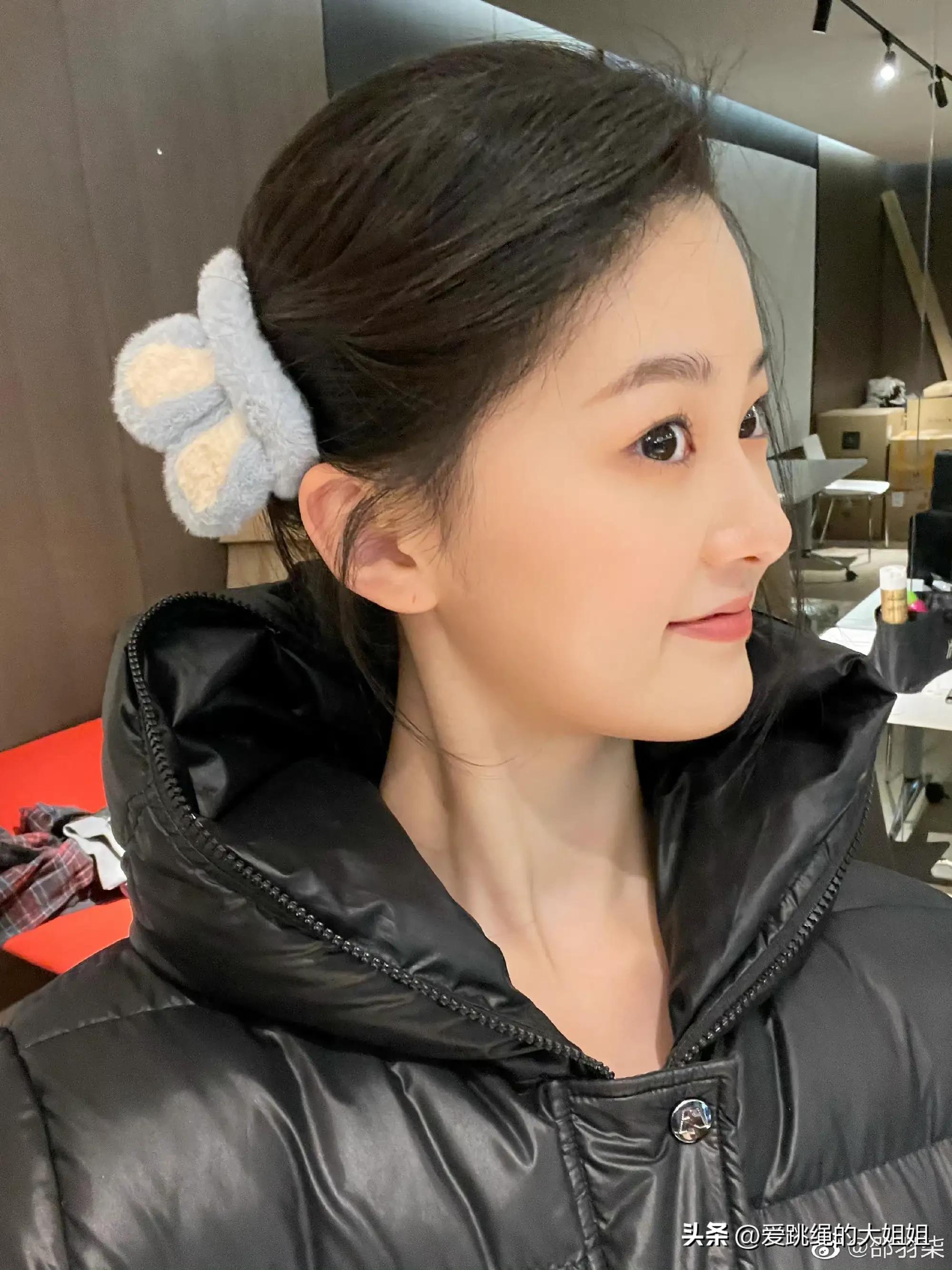 The most beautiful stewardess Li Yuheng, and the newcomer Shao Yuqi is out of the circle - iNEWS