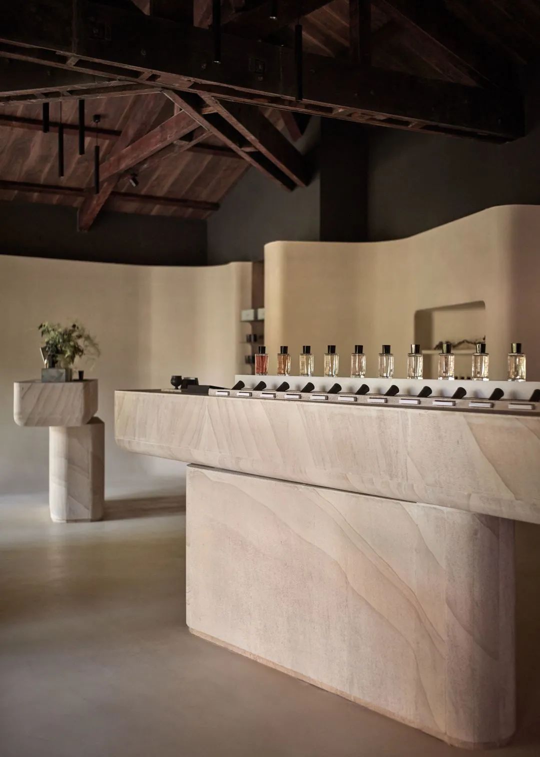 The first store settled in Shanghai, how does MELT SEASON convey its ...