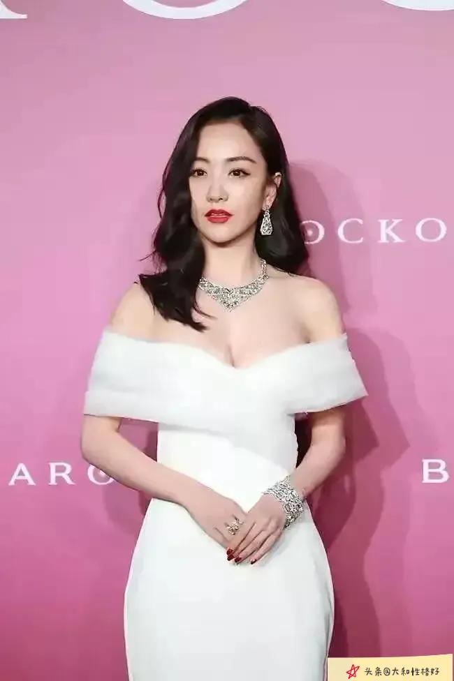 Sexy and sultry, beautiful as a flower, natural beauty, devil figure-Yang Rong - iMedia