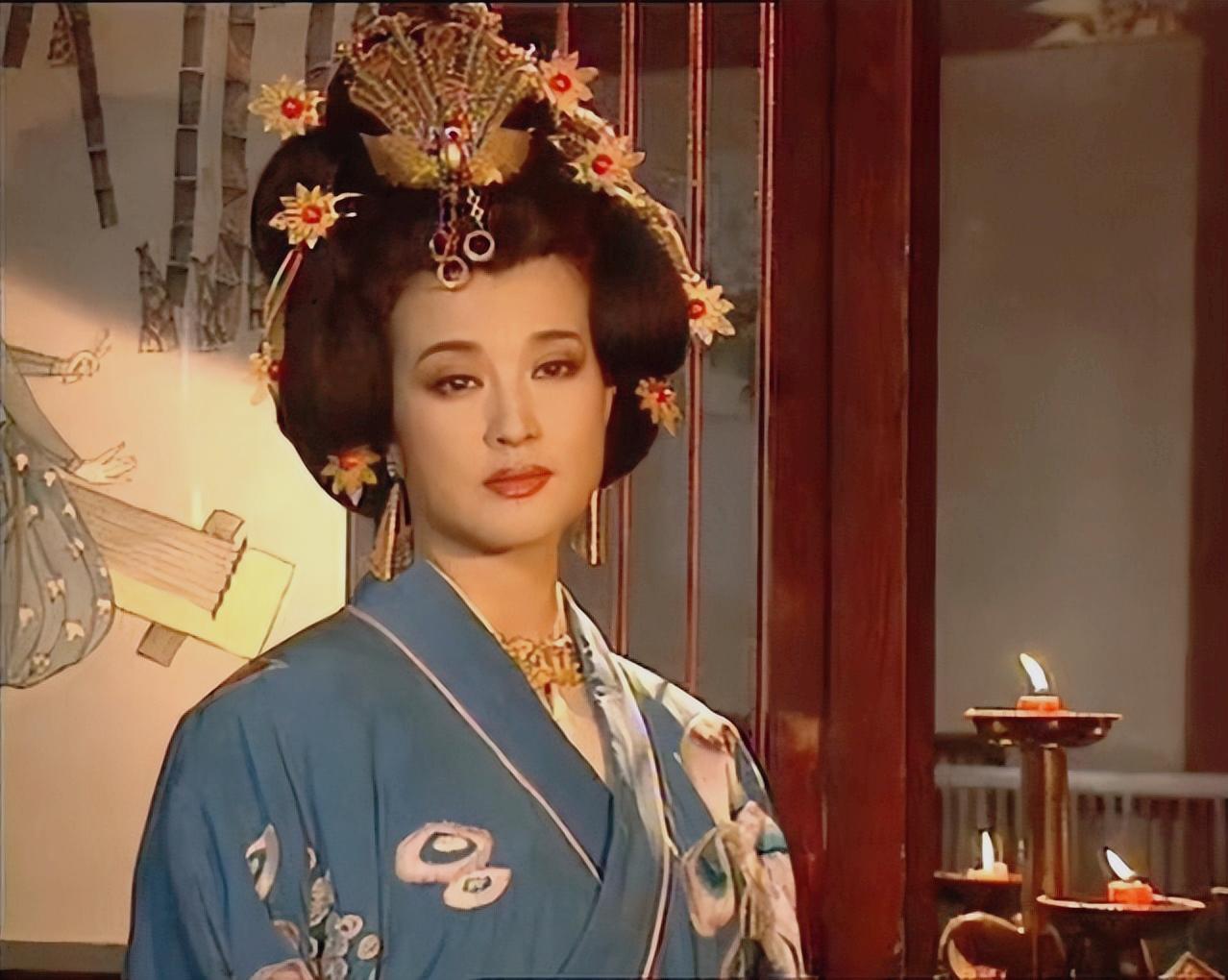 Wu Zetian asked Xue Huaiyi to untie the dragon robe, Xue Huaiyi looked ...