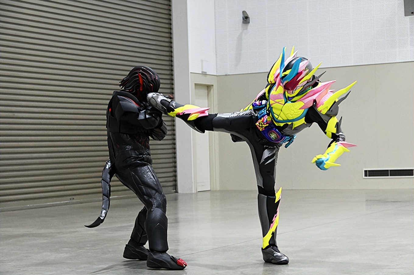 The final form of revice is here, the name is Keefe Tyrannosaurus, and ...