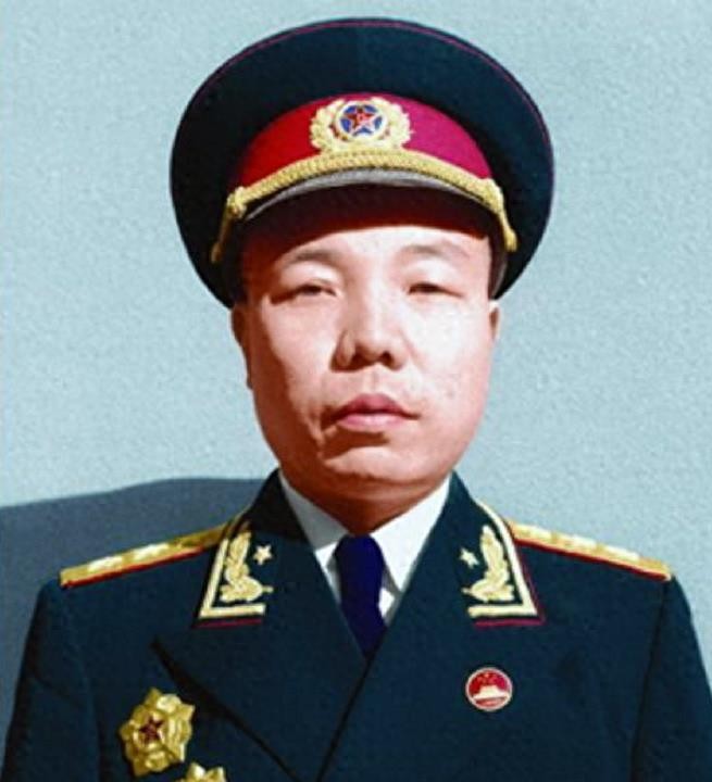 In 1979, an old man came to the Lanzhou Military Region. General Xiao ...