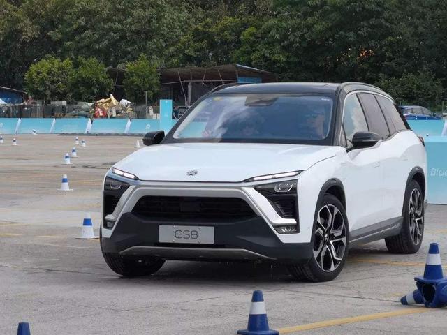 What does ES stand for and what are the main features - iNEWS