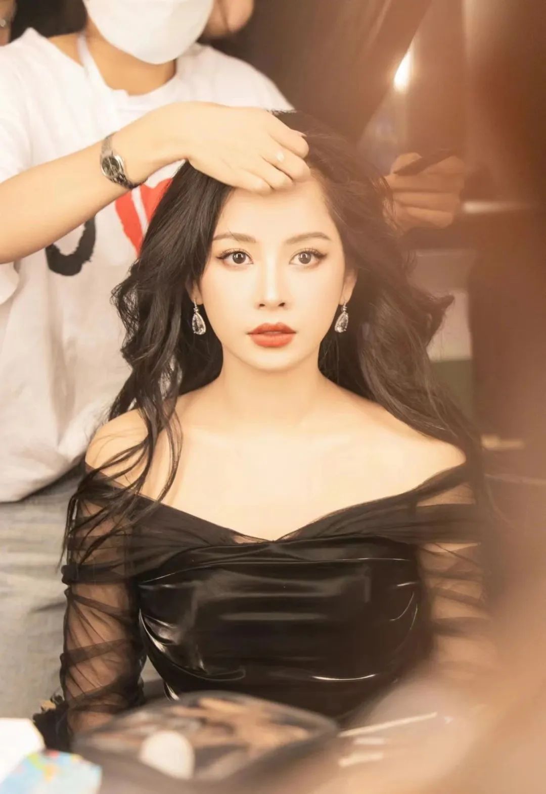 The body is so hot that it needs to be coded. The rare "Vietnam's No. 1 ...