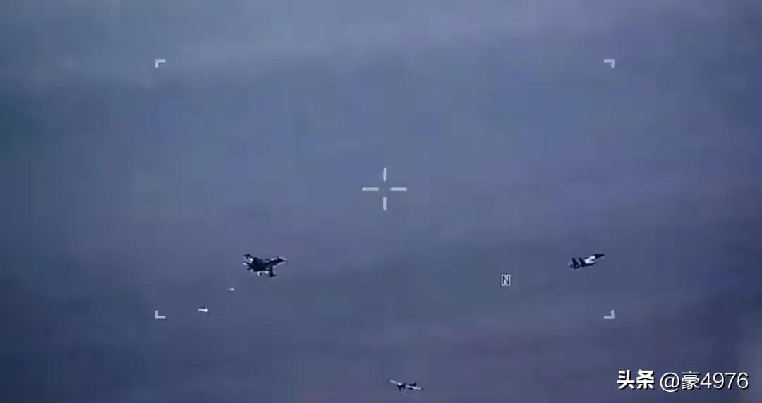 The distance between the US and Russian military planes is only 9 ...